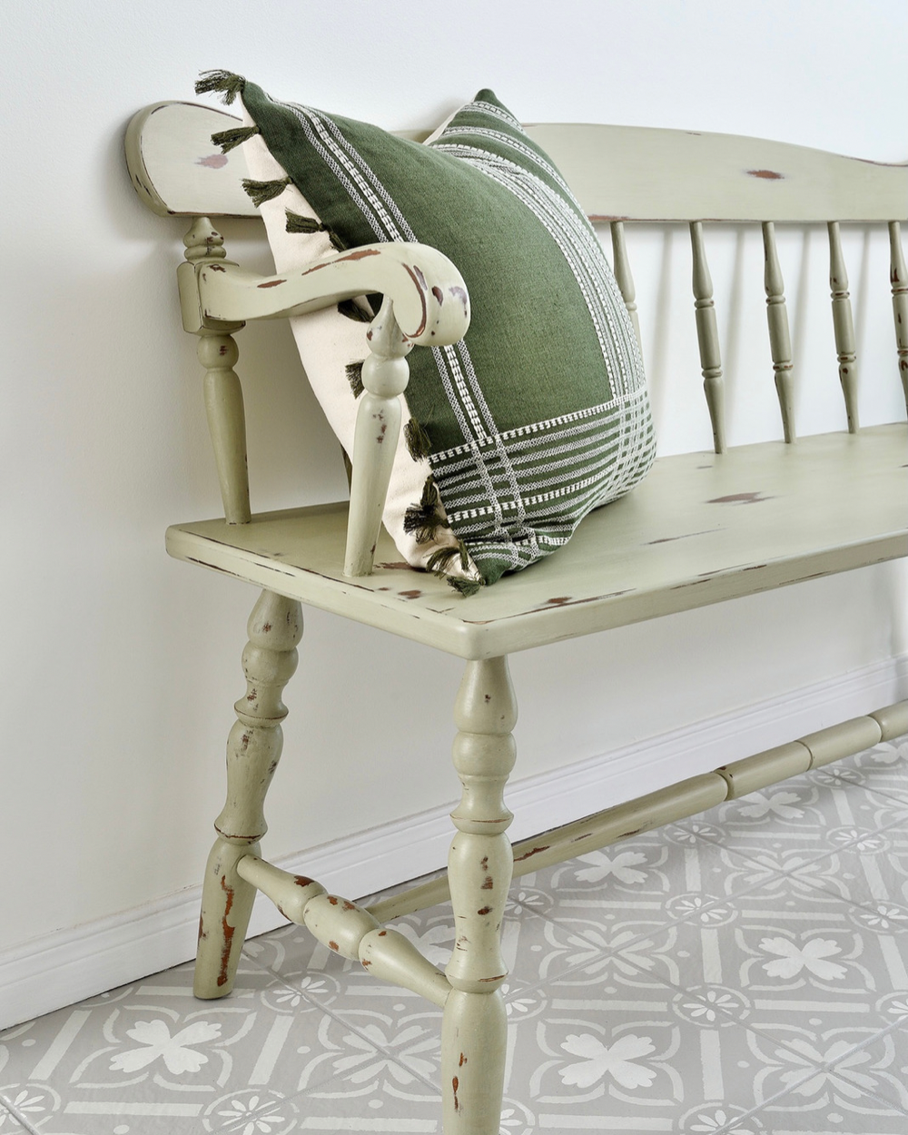DIY Chalk Painted Bench | Hue La La